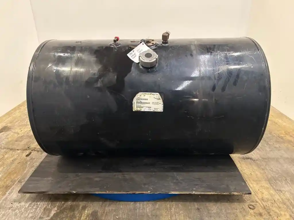 Used 2004 MACK MR688S Fuel Tank for sale | Des Moines Iowa United ...