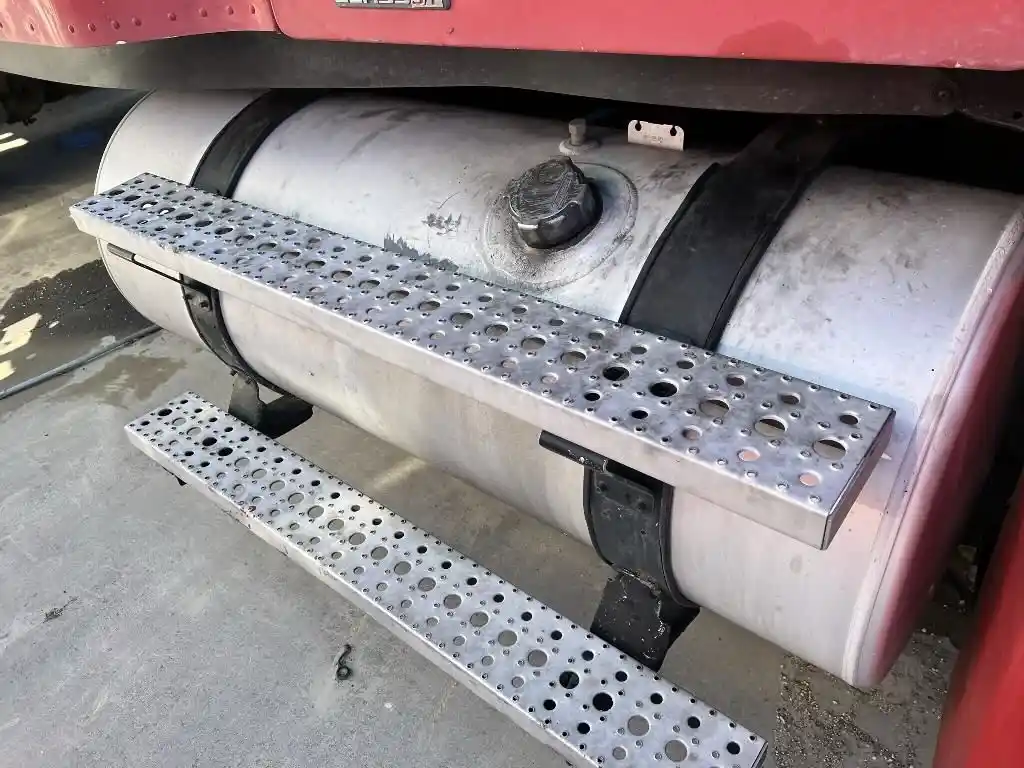 Used 2006 FREIGHTLINER ST120 Fuel Tank Bracket for sale | Crandall ...