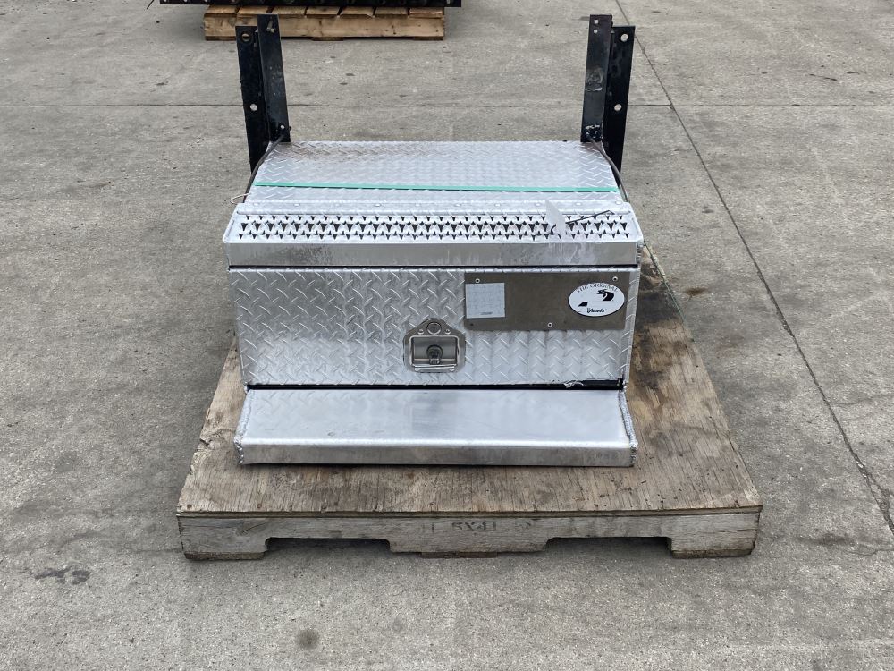 Used 2001 Peterbilt 379 Tool Box for sale | Dorr Michigan United States ...