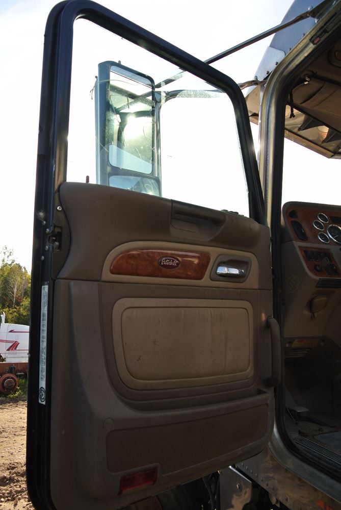 Used 2005 Peterbilt 379 Door for sale | Sturgeon County Alberta Canada ...