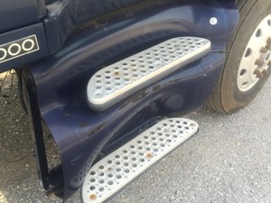 New and Used Kenworth T2000 Fuel Tank Steps for sale | TPI