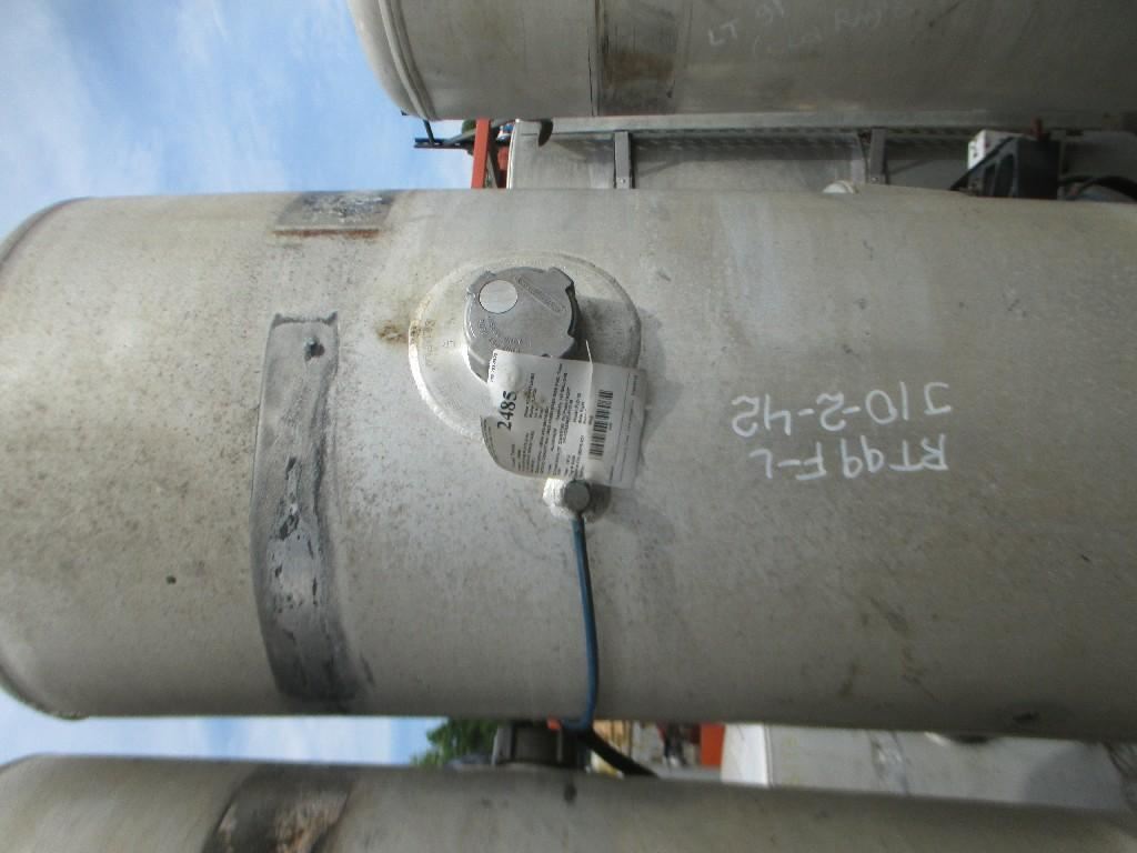 Used 1999 FREIGHTLINER FLD120 Fuel Tank for sale | Enfield Connecticut ...