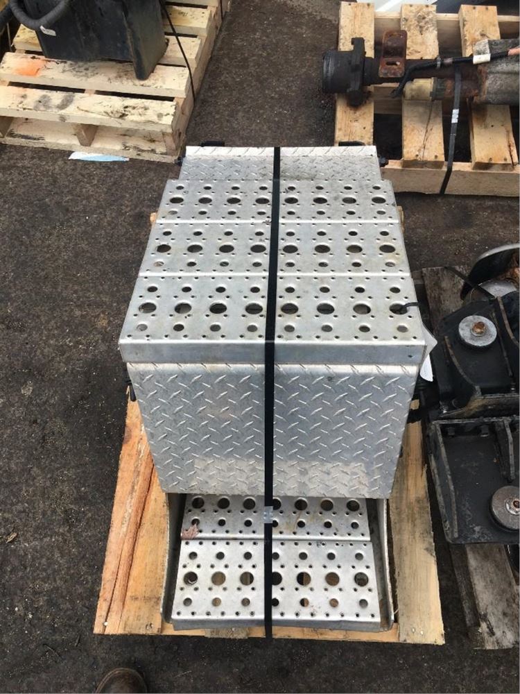 Used 2018 FREIGHTLINER CASCADIA Tool Box for sale | Enfield Connecticut ...