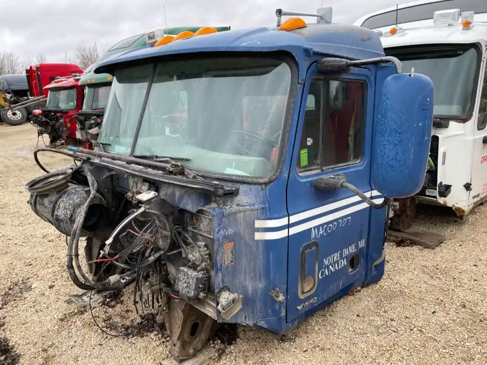 Used 2000 Mack CX613 Vision Cab for sale | Anola Manitoba Canada | Cabs ...