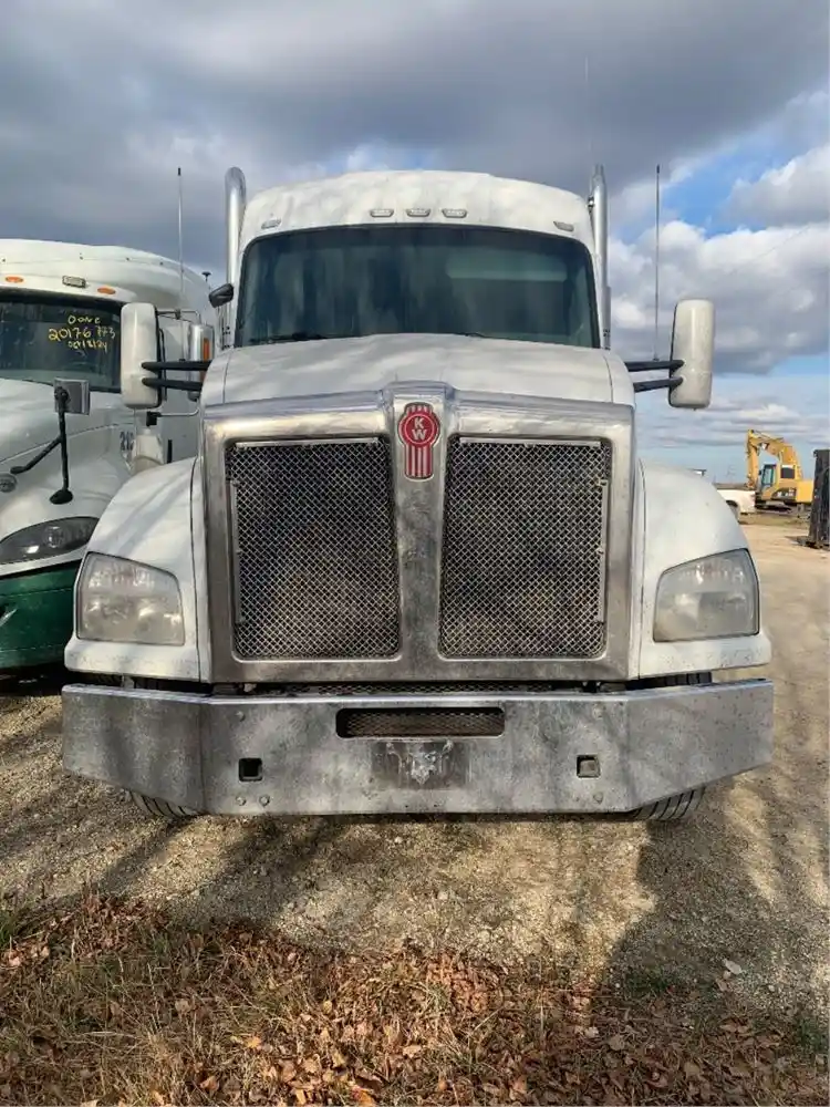 Used 2018 Kenworth T880 Bumper for sale | Anola Manitoba Canada | TPI