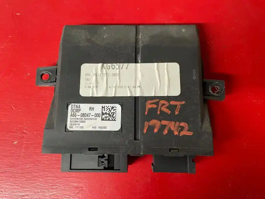 Used 2019 Freightliner Cascadia 126 Door Electric Switch for sale ...