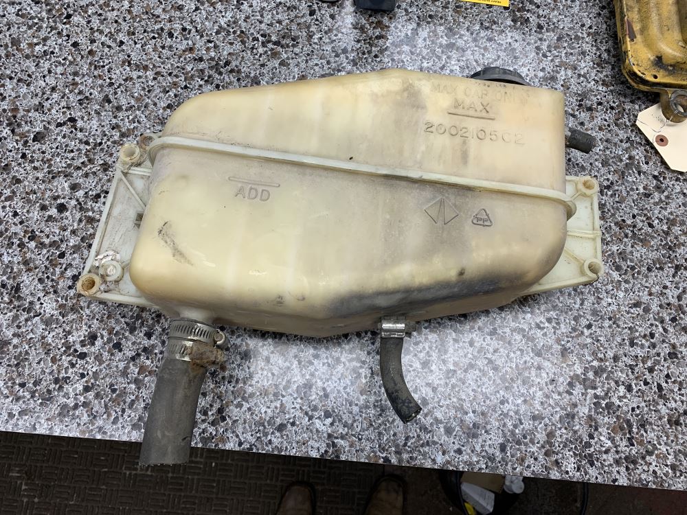 Used 2000 International 4700 Coolant Reservoir for sale | Depew New ...