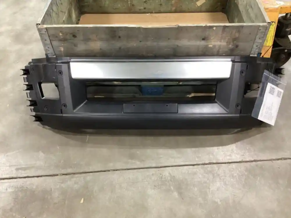 Used 2020 Volvo VNL Bumper for sale | Cambridge Ontario Canada ...