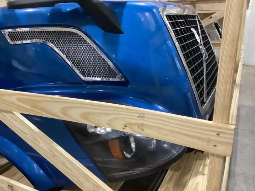 Used Universal Volvo VNL Hood for sale | Cambridge Ontario Canada ...