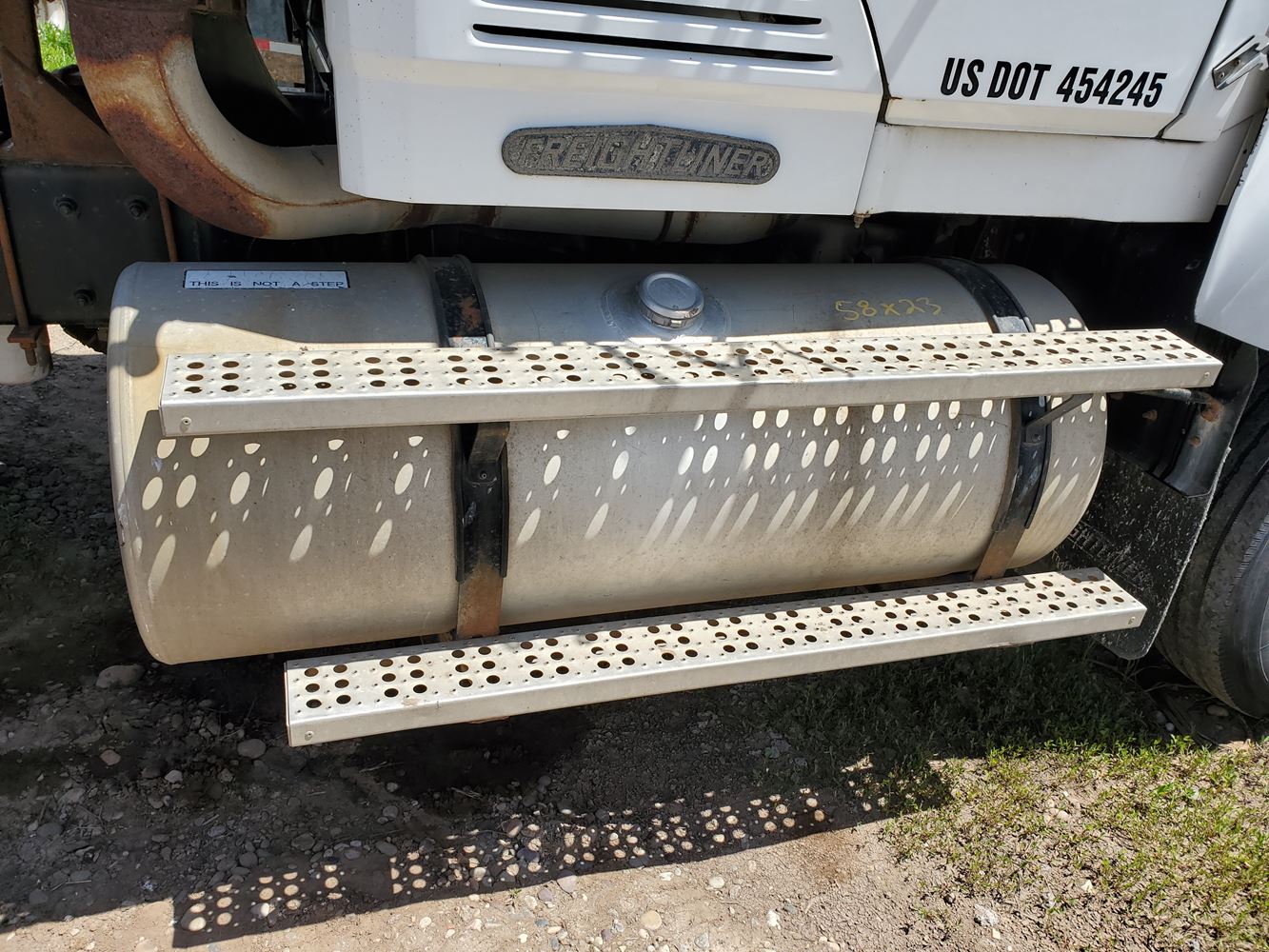 Used 1989 Freightliner FLC112 Fuel Tank Step for sale | Ucon Idaho ...