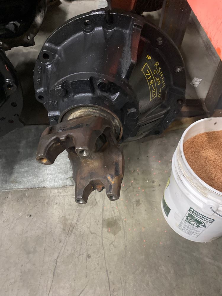 Used Universal Eaton RSP40 Rear Rear (Tandem Rear or Single) for sale ...