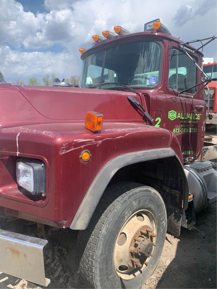 Used Universal Mack RD688S Hood for sale | Winger Minnesota United ...