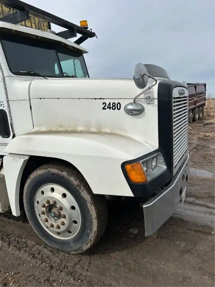 Used 1998 Freightliner FLD120 Hood for sale | Winger Minnesota United ...