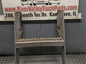 New and Used Peterbilt Steps For Sale | TPI