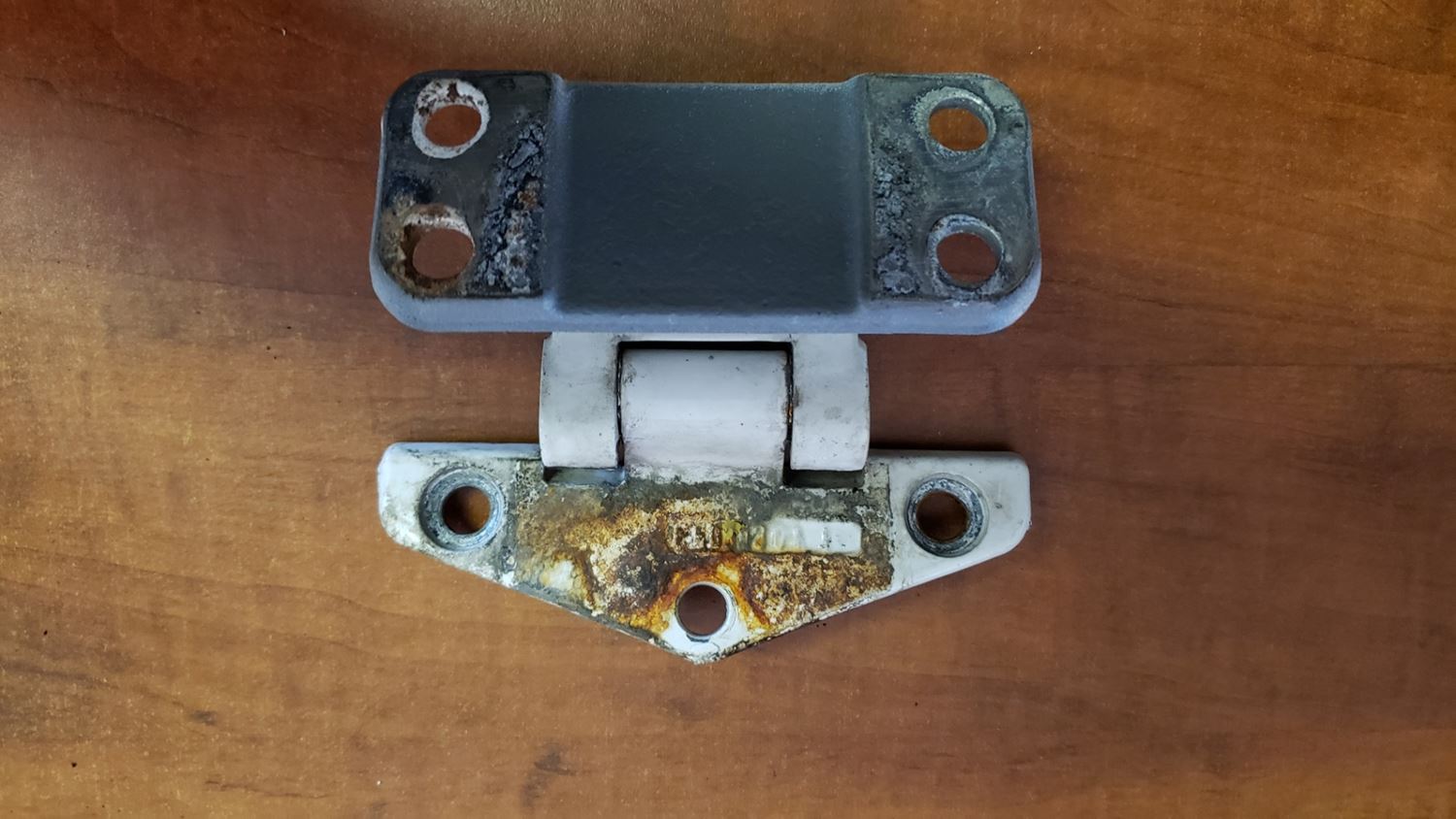 Used 2014 Volvo VNL Door Hinge for sale | York Ontario Canada | Door ...