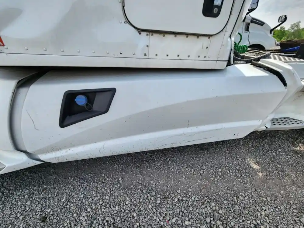 Used 2016 Kenworth T680 Tank Fairing for sale | York Ontario Canada ...