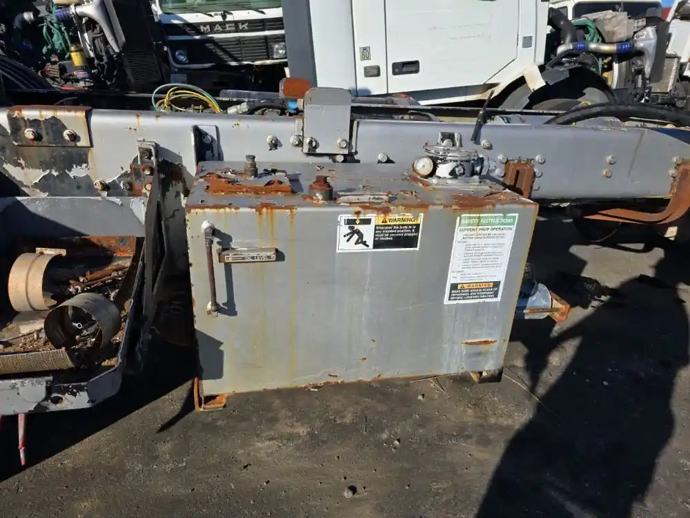 Used 2000 Volvo WXLL Hydraulic Tank for sale | Fresno California United ...