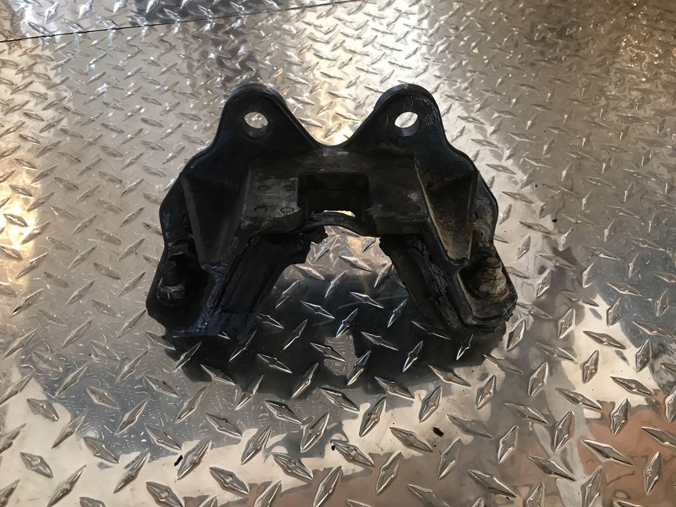 Used 2007 Freightliner COLUMBIA 120 Engine Mount for sale | Gooding ...