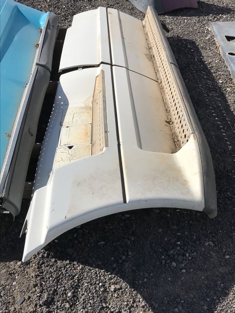 Used Universal Freightliner CENTURY CLASS Tank Fairing for sale ...