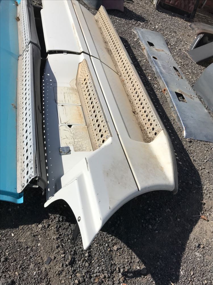 Used Universal Freightliner CENTURY CLASS Tank Fairing for sale ...