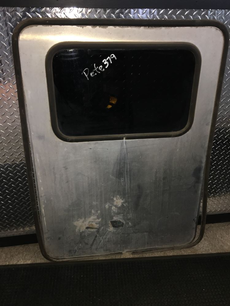 Used Universal Peterbilt 379 Back Window for sale | Gooding Idaho ...