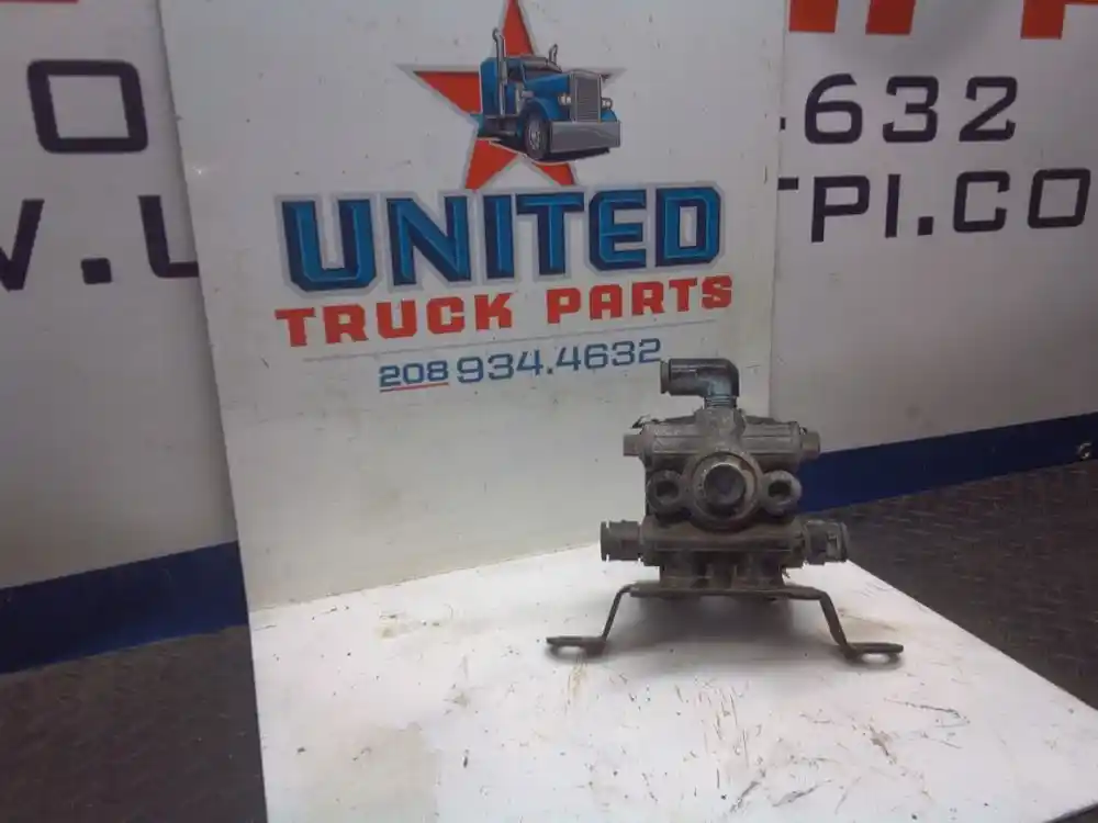 Used Universal Bendix ABS Relay Valve for sale | Gooding Idaho United ...