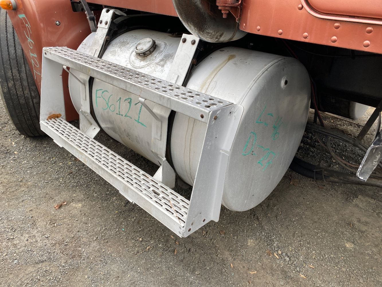 Freightliner FLD120 Fuel Tanks For Sale