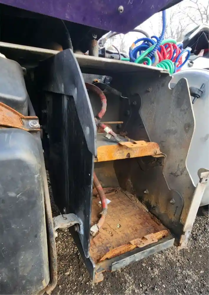 Used 2014 Western Star 4900 SA Battery Box for sale | North East ...