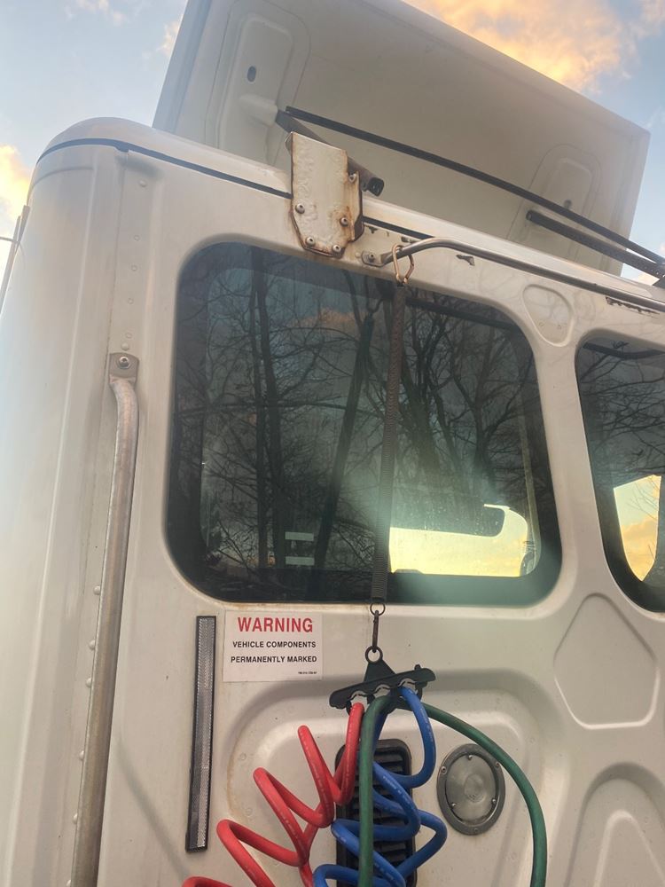 Freightliner Rear Windows For Sale