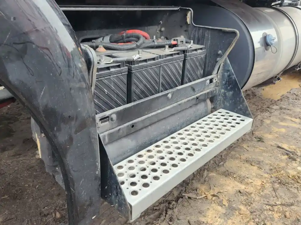 Used 2020 Kenworth T680 Battery Box for sale | Elkton Maryland United ...