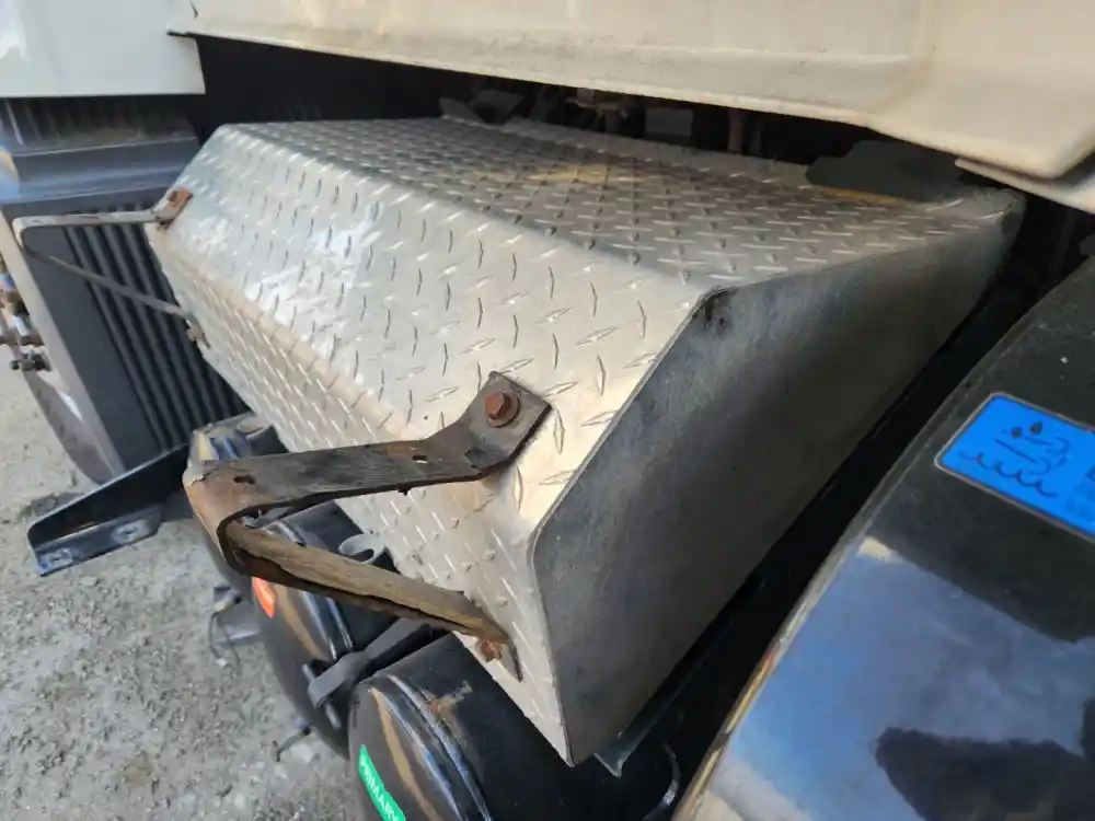 Used 2020 Volvo VNL Battery Box Cover for sale | Elkton Maryland United ...