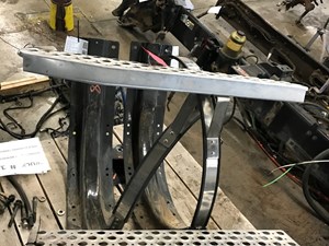 New and Used Kenworth Fuel Tank Steps for sale | TPI