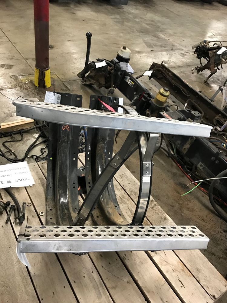 Used 2011 Kenworth T300 Fuel Tank Step for sale | Glencoe Minnesota ...