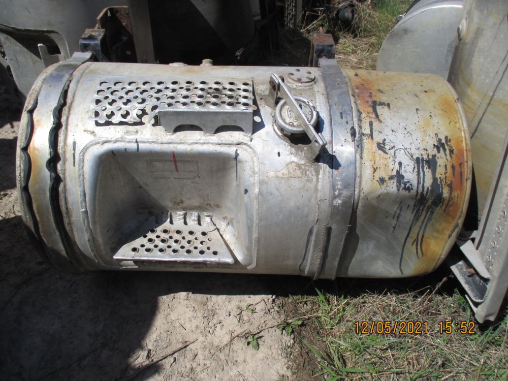 Used 2000 Mack RB688S Fuel Tank for sale | Lakefield Ontario Canada | TPI