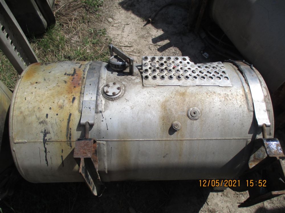 Used 2000 Mack RB688S Fuel Tank for sale | Lakefield Ontario Canada | TPI