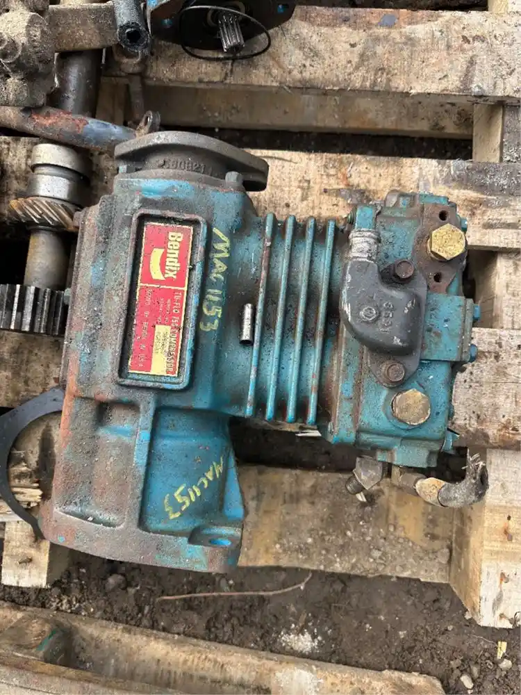 Used 2000 Mack E7-400 Air Compressor for sale | Lakefield Ontario ...