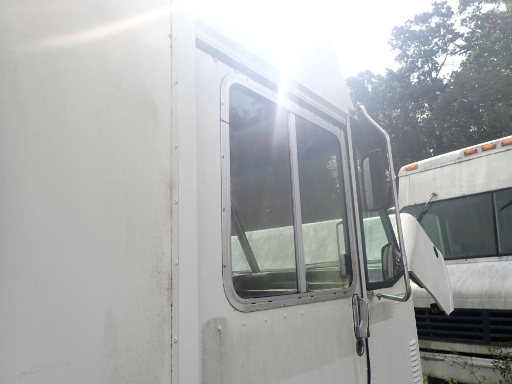 Used 1999 Freightliner MT45 Chassis Door for sale | Claremont North ...