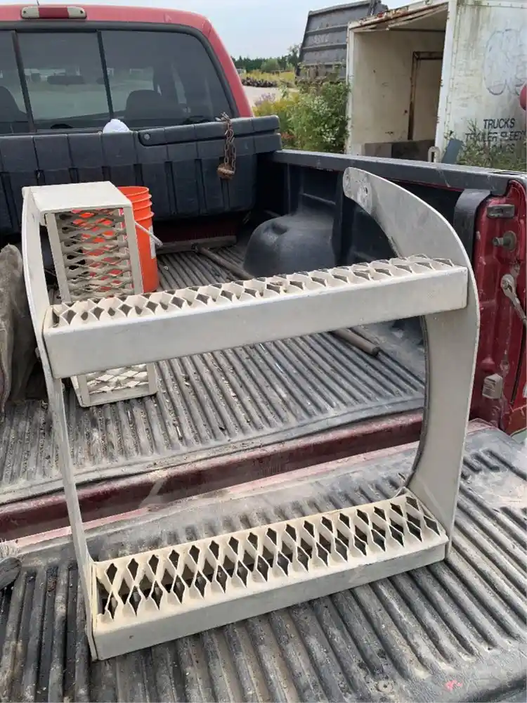 Used 1990 Peterbilt 357 Fuel Tank Step for sale | Bradford Ontario ...
