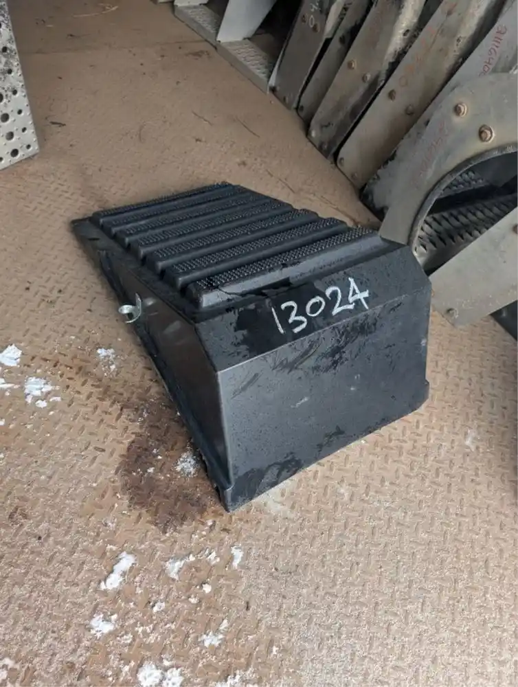 Used 1995 International 8100 Battery Box Cover for sale | Bradford ...
