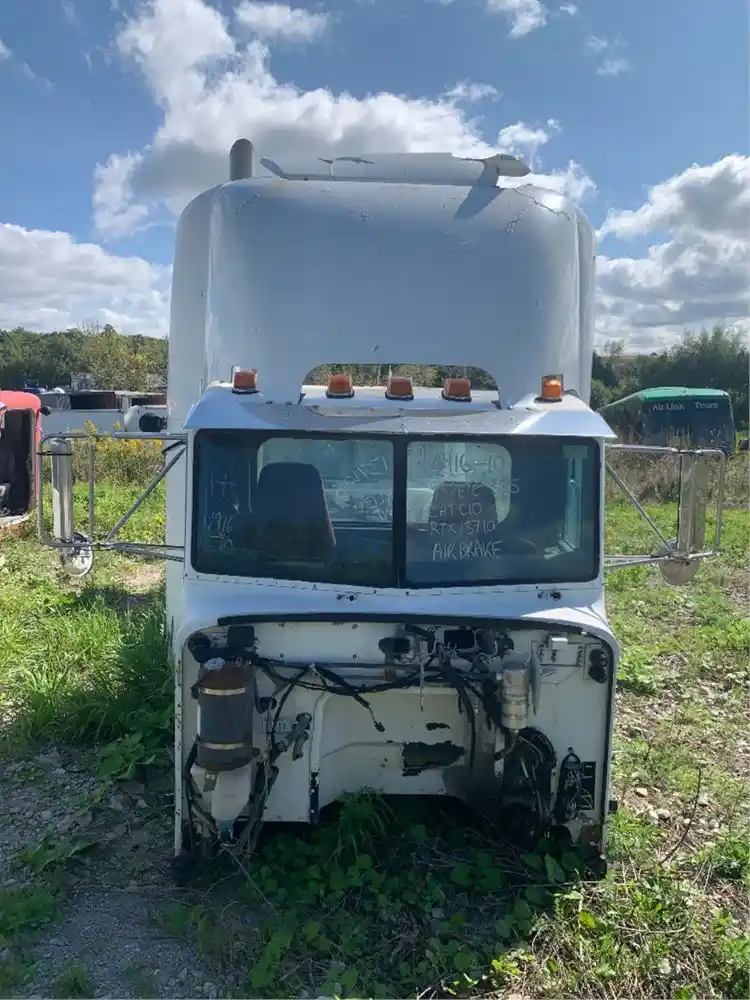 Used 1998 Peterbilt 385 Cab for sale | Bradford Ontario Canada | Cabs ...