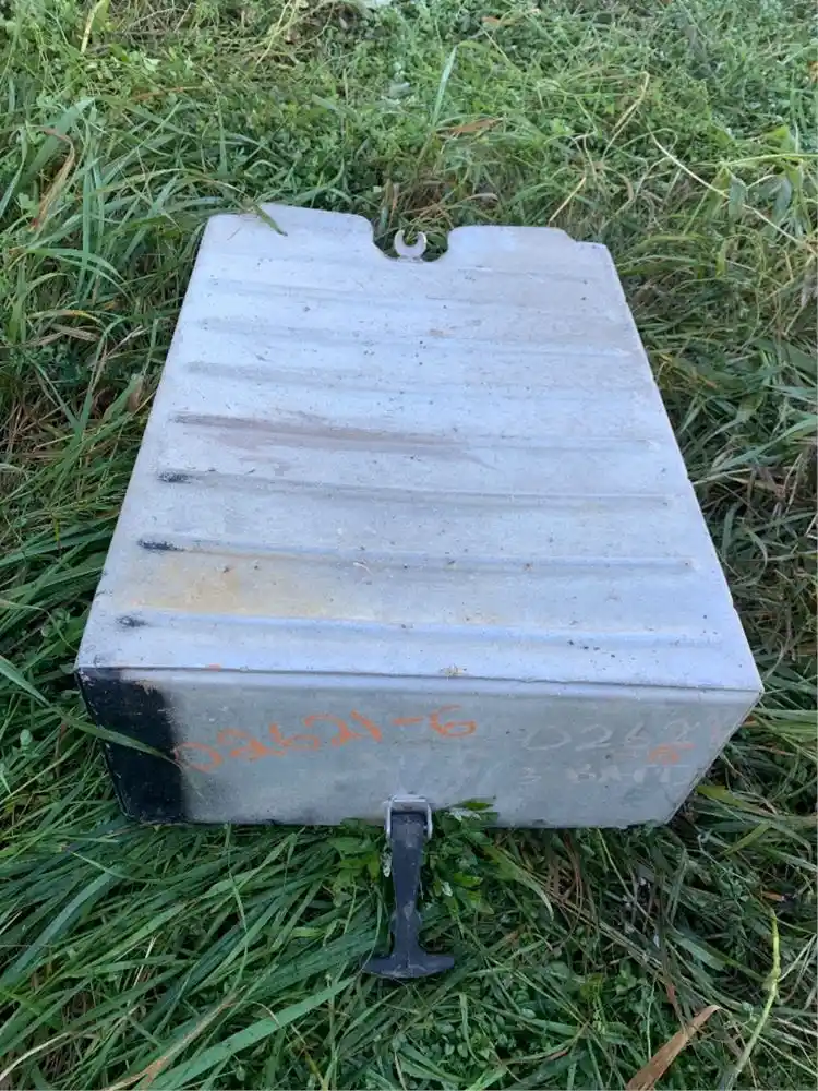 Used 2005 Mack CXN613 Battery Box Cover for sale | Bradford Ontario ...