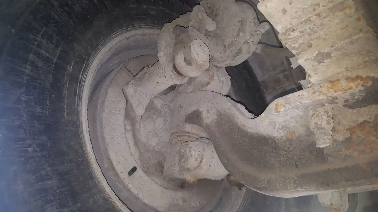 Used 1995 FORD LTA-9000 AEROMAX Front Axle, Complete