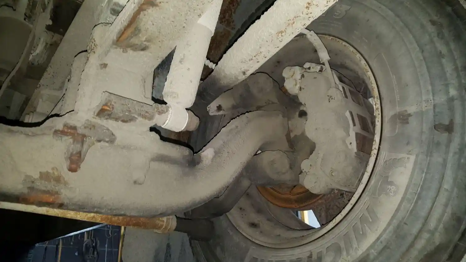 Used 2001 THOMAS AUTOBUS FLAT NOSE Front Axle, Complete