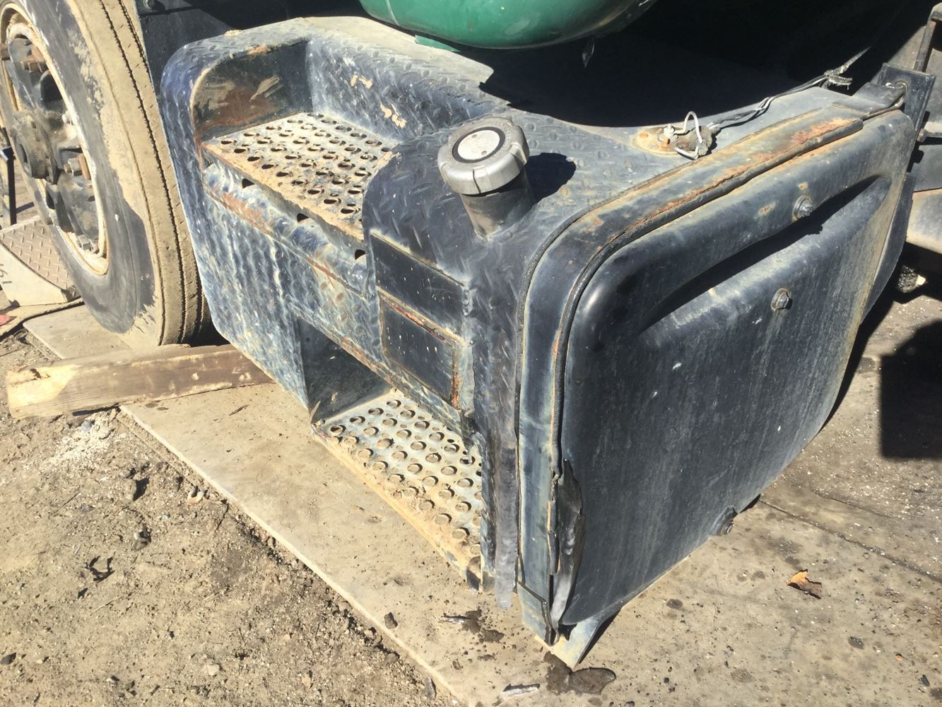 Used 1990 Mack DM690S Fuel Tank for sale | Freehold New Jersey United ...