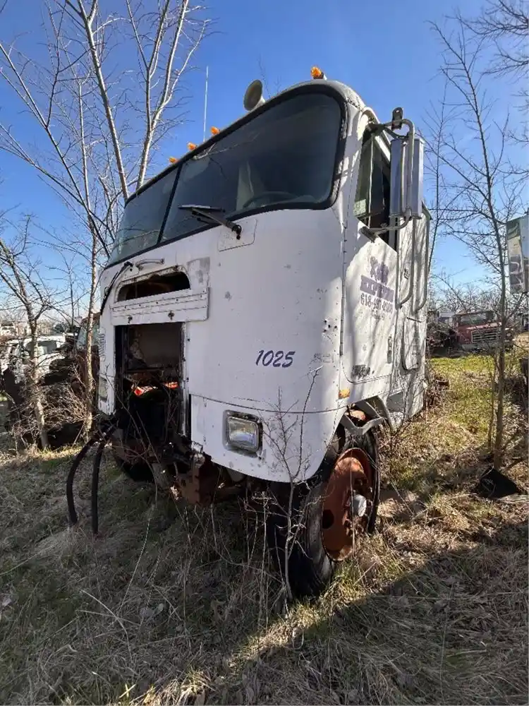 Salvage 1981 International Cabover Cab For Parts | Perryville, Missouri ...