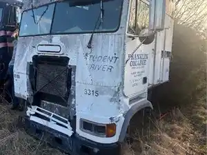 Salvage Freightliner FL Cabover Semi Trucks For Parts | 18-Wheeler ...