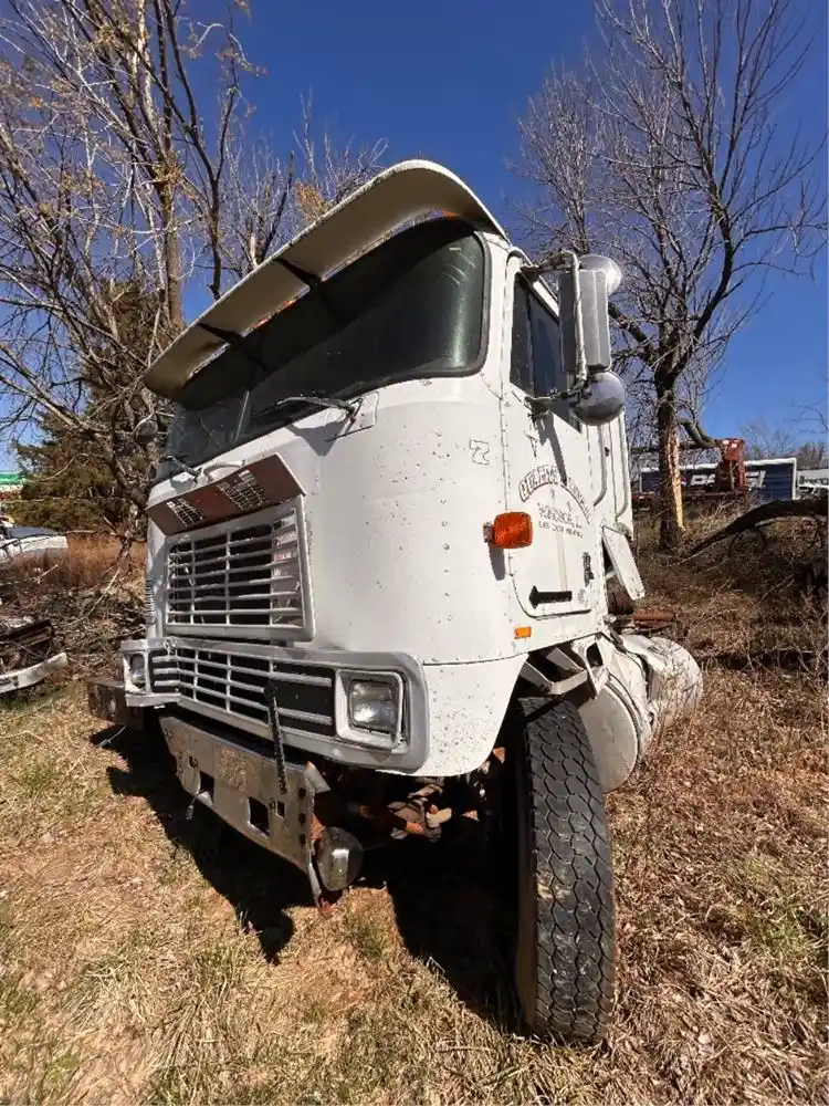 Salvage 1989 International Cabover Cab For Parts | Perryville, Missouri ...