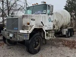 Salvage White AUTOCAR ACL-64 Trucks For Parts | TPI