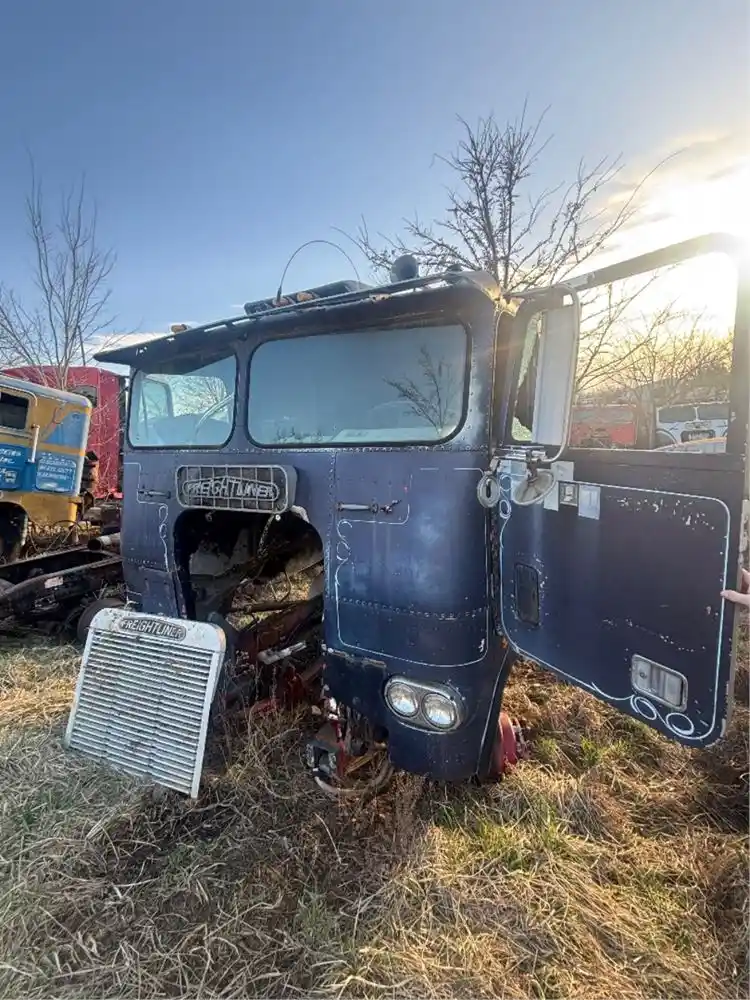 Salvage 1993 Freightliner FLA USF-1E HIGH Truck Tractor For Parts | Perryville, Missouri, United ...