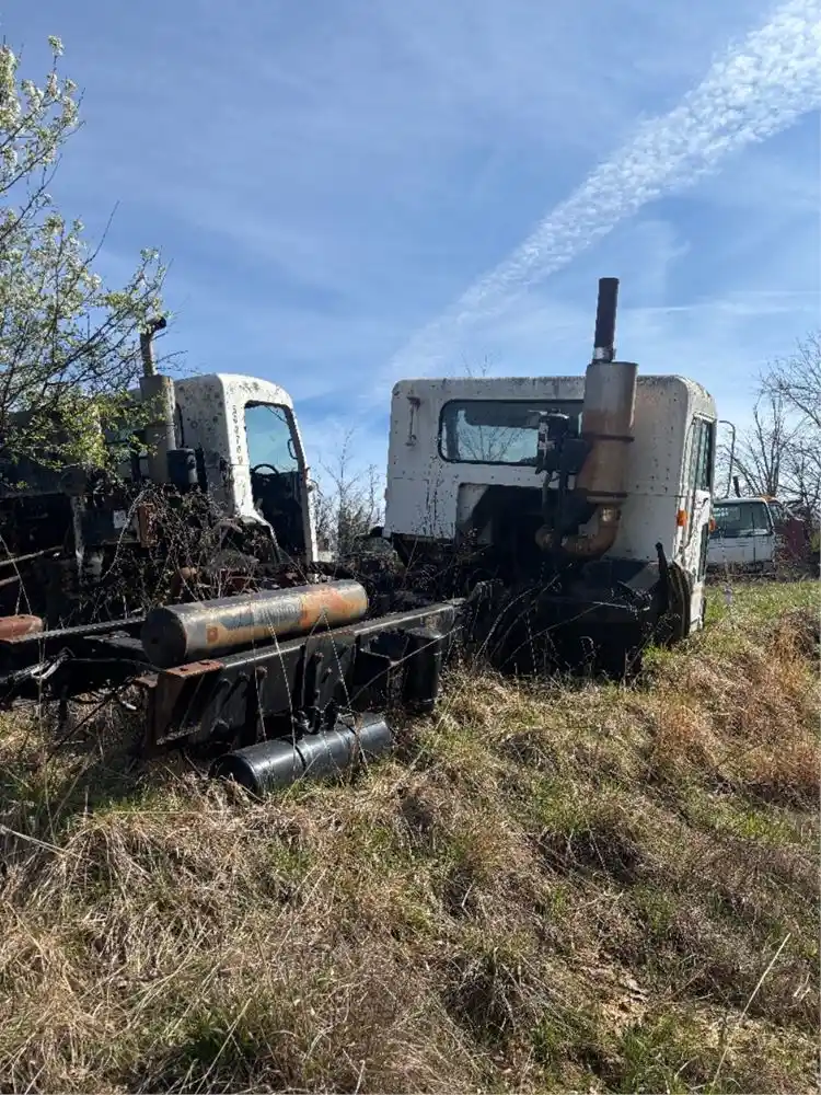 Salvage 1995 Peterbilt 362 Cab Over For Parts | Perryville, Missouri ...